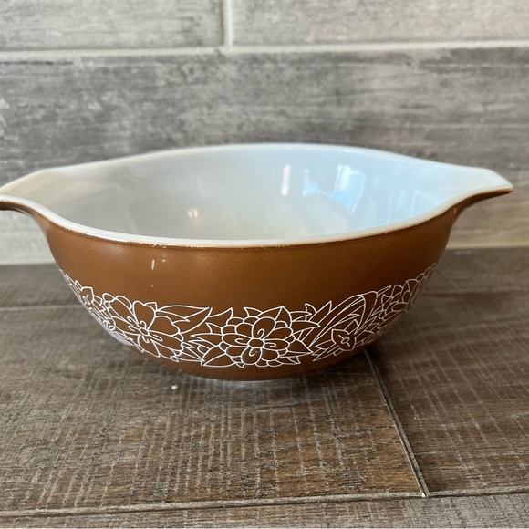 Pyrex | Kitchen | Vintage Pyrex Woodland Cinderella Bowl 442 Brown ...